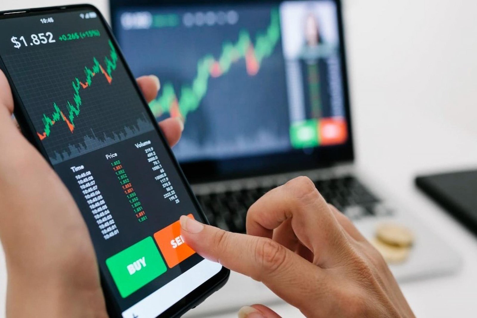 How the USD Dominates the Forex Market